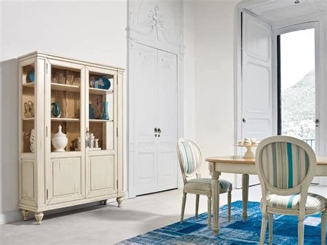 Classic Wood Showcase Idfdesign