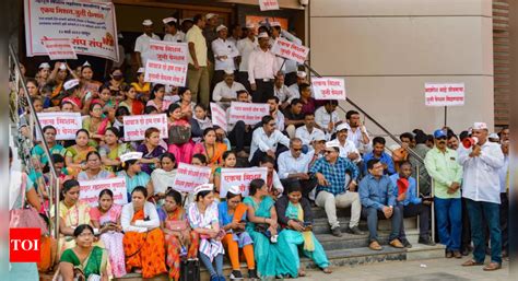 Maharashtra Strike News Govt Employees Strike Demanding Old Pension