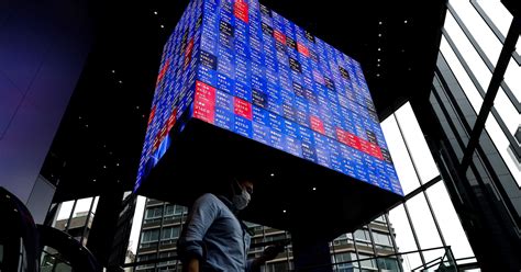 日経平均は反落、米株安や円高を嫌気 一時3万7000円割れ ロイター