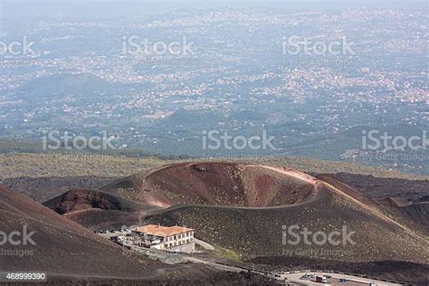 Etna 화산 분화구 중 시실리 2015년에 대한 스톡 사진 및 기타 이미지 2015년 검은색 경관 Istock