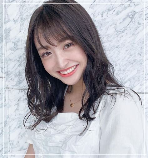 尾形杏奈アナのかわいい画像まとめ！カップやニット衣装に水着も調査！