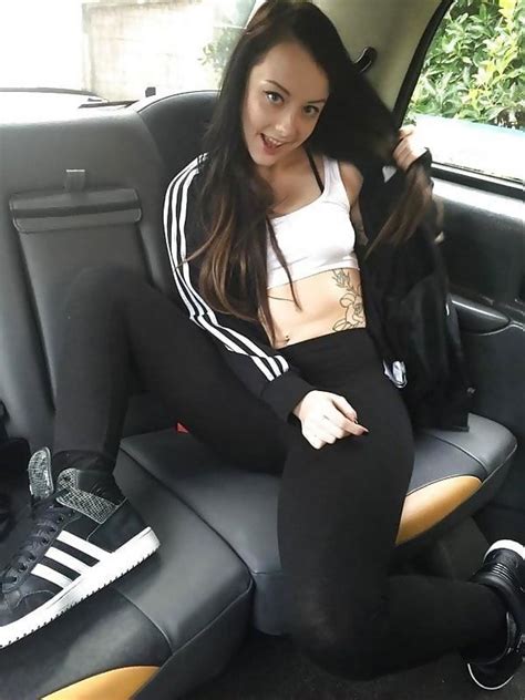 Alessa Savage In Leggings Pic
