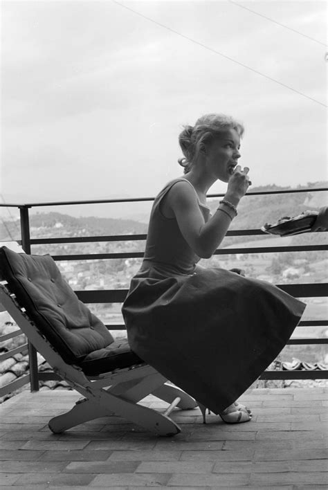 Воскресный выпуск. 1957. 10-й Каннский кинофестиваль. Роми Шнайдер ...