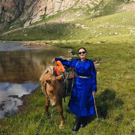 Жирийн нэг малчин айлд хүн шиг хүн болж төлөвшсөндөө баярладаг 🥰🙆‍♀️ By Хөх толбот хүмүүнfacebook