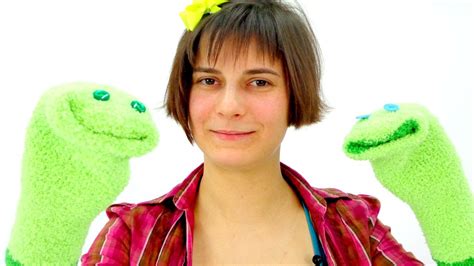 Делаем гусеницу из носочка Простая игрушка для детей Youtube