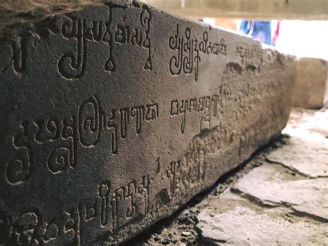 ទំព័ររឿងបុរាណ អក្សរបុរាណ ឬអក្សរលើសិលាចារឹកខ្មែរ Facebook