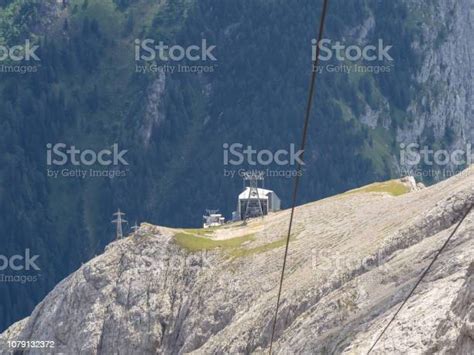 Marmolada Dolomites 이탈리아입니다 Marmolada 빙하에 지도 하는 케이블의 첫 번째 섹션 강철에 대한 스톡