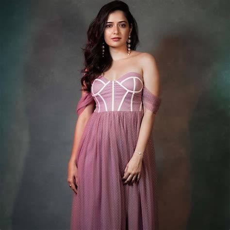 Ashika Ranganath లేలేత అందాల వెన్నెల తునక కలువ కన్నుల మధుర గీతిక ఈ