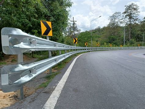 ติดตั้งการ์ดเรล ชนิด 2 ชั้น ทางข้นดอยสุเทพ พระตำหนักภูพิงค์ราชนิเวศน์ จ เชียงใหม่