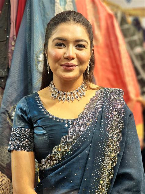 Chayanika জগতে কেউ কেউ থাকে যারা দূর থেকেই আপন হয়ে যায়।হয়ত কখনই বলা হয় না।এই দূরের মানুষের