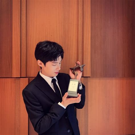 Kim Dong Hee Biodata Profil Fakta Umur Agama Pacar Drama Film
