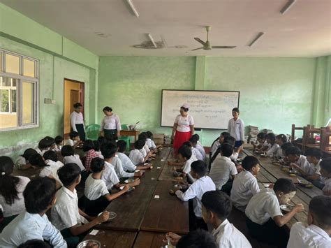 ကော့မှူးမြို့တွင် Grade 1 ကျောင်းသား၊ ကျောင်းသူများအား အာဟာရများကျွေးမ