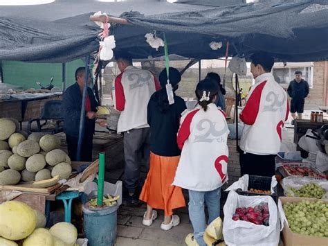 富蕴县喀拉通克镇青年突击队：改善马路经济带，促进发展旅游业 游客 活动 乡村
