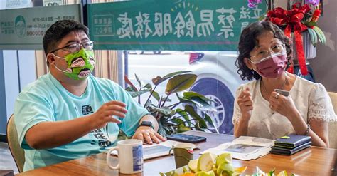 蔡易餘 家己人 3天居家檢疫完後，易餘一早就開始上工了，緊緊緊！！！ 邀集台電公司、少年虎將 Facebook