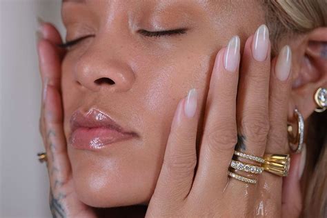 Rihanna Goes Makeup Free And Shares Skincare Tip In Fenty Skin Photos
