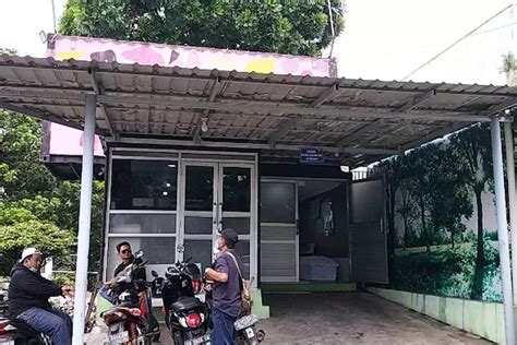 Karyawan Langsung Urus Jenazah Korban Laka Maut Di Jalan Tol Semarang