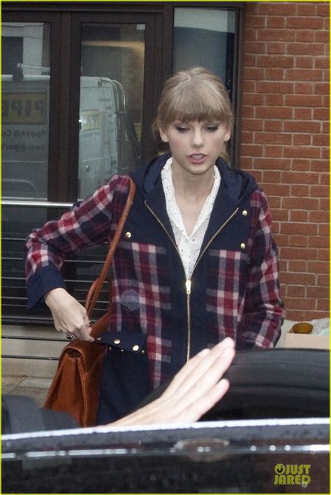 Taylor Swift X Factor Spectator At Wembley Stadium Photo 2733790