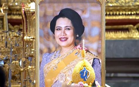 ในพระราชสำนัก เฉลิมพระนามาภิไธย สมเด็จพระนางเจ้าสิริกิติ์ พระบรมราชินีนาถ พระบรมราชชนนีพันปีหลวง