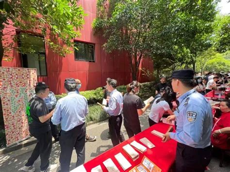 多方传授防诈骗“干货”，徐汇这个街道誓要筑牢反诈“防火墙”宣传长桥新村电信