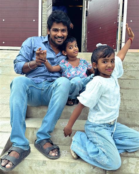 Rathna Kumar Pose Partithaabangal 🕺💃🫣 Happydiwali Instagram