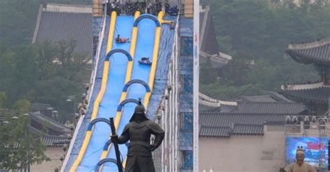 광화문 광장 300m 초대형 워터슬라이드