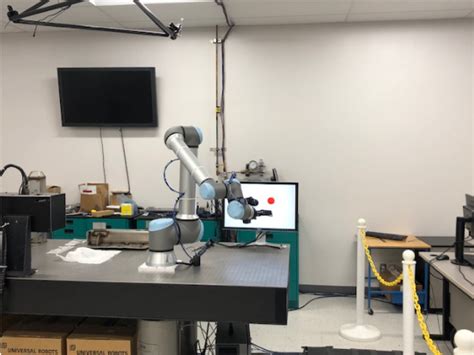 Learning Visual Tracking And Reaching With Deep Reinforcement Learning On A Ur10e Robotic Arm