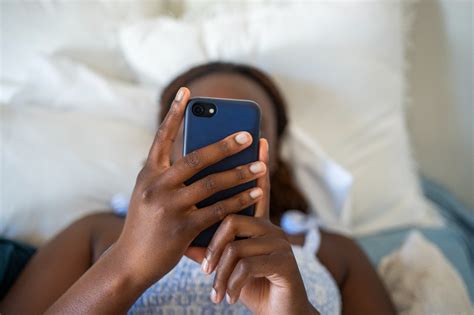 How to Stop Doomscrolling Once and for All | Jefferson Health