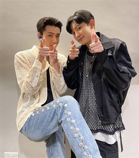 EXO SCs Sehun Chanyeol Arrive In Manila For Show