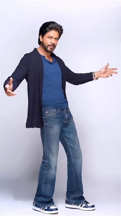 Shah Rukh Khan Signature Pose Shah Rukh Khan Pose Poses Khan Signature