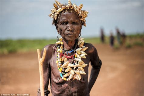 Massimo Rumis Photographs Show Ethiopias Omo Valley Tribesmen Daily