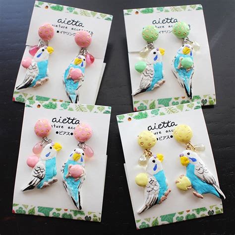【当店限定】【選べる金具】「ピアスorイヤリングネジバネ ボール遊び セキセイインコ 水色ブルー」ミニチュア作家 Aietta
