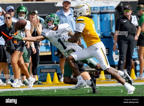Tulane Wide Receiver Dontae Fleming 1 Can Grab A Reception Against Southern Mississippi