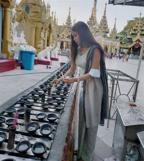 Chuu Sitt Han Celebrated Her Birthday By Paying Homage To Pagoda Myanmar Models Db