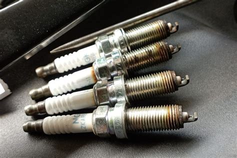 Foto Pentingnya Ganti Satu Set Busi Saat Mesin Mobil Pincang