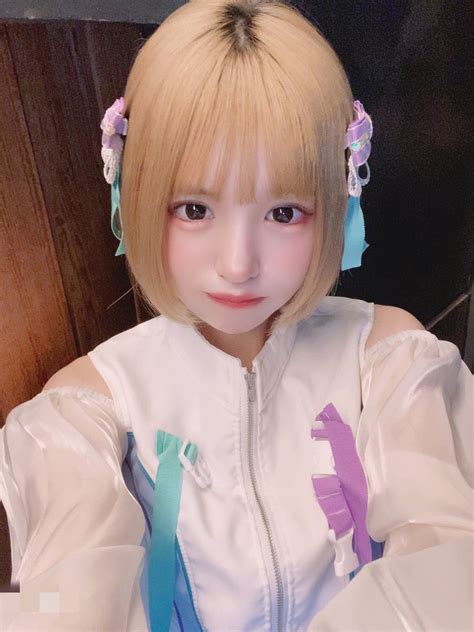 鈴木えま真っ白なキャンバス On Twitter それはそうと新衣装のえまです🌟