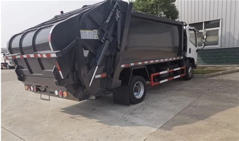 China High Quality 6 Cbm 4x2 Refuse Collector Rear Loader Garbage Truck Manufacturers Suppliers