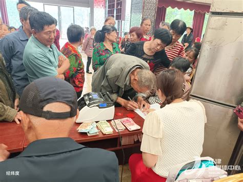 慈云镇刁家社区银丰园艺（银河山庄）为居民发放土地流转费 － －江津网