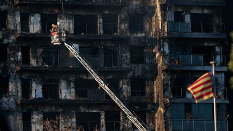 El Incendio De Valencia Deja Nueve Muertos Y La Policía Investiga Las