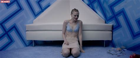 Bella Heathcote Nue Dans The Neon Demon