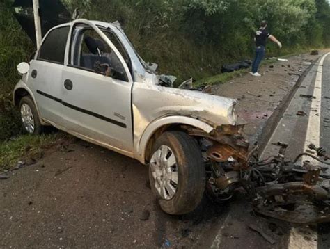 Carro Parte Ao Meio Em Acidente Com Caminhão Folhamax
