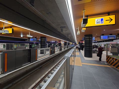 相鉄・東急直通線の新横浜駅ホームです。試運転の電車も入線しています。 港北区 港北区民ニュース
