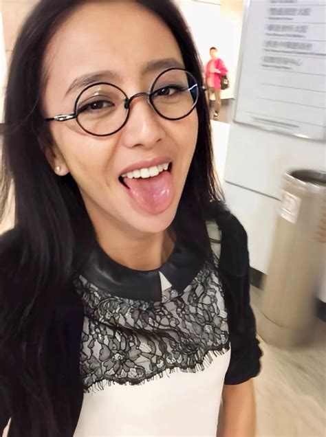 十位當紅女星吐舌照片，你覺得哪位最可愛 資訊咖