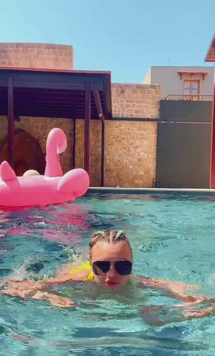 Swim Reveal Scrolller