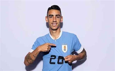 Vasco negocia a contratação de lateral direito da Seleção Uruguaia