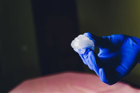 제모 및 미용 개념 나무 왁싱 주걱 스틱으로 제거 하는 머리 설탕 페이스트 또는 왁 스 꿀 개념에 대한 스톡 사진 및 기타 이미지 Istock