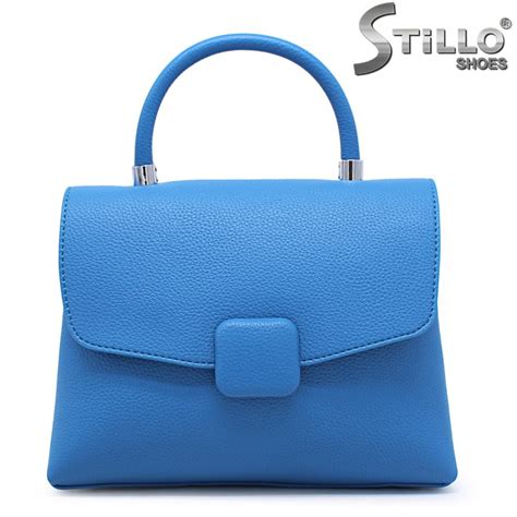 Дамска малка чанта в синьо с капак 41457