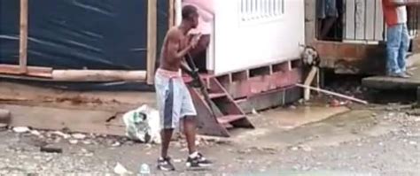Temor En Buenaventura Por Presencia De Hombres Que Patrullan Con Fusiles Infobae