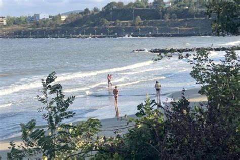 Шок след потопа СНИМКИ с деца от Царево стъписаха мрежата ето защо Галерия Блиц