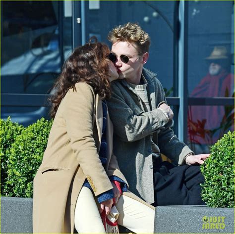 British Actors Olivia Cooke And Ben Hardy Are Dating See The Kissing Photos Photo 4451043