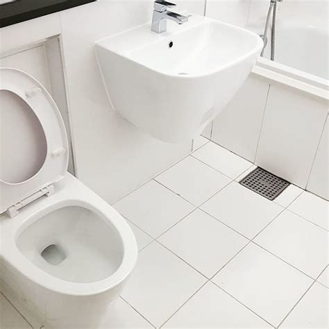 Ye Desig 공간만들기 ⠀ 거실에 있는 욕조를 철거하고 새 욕조로 교체 하였습니다 ⠀ 이번에 수성구에 위치한 법원 태왕 아너스 아파트의 거실 화장실 리모델링